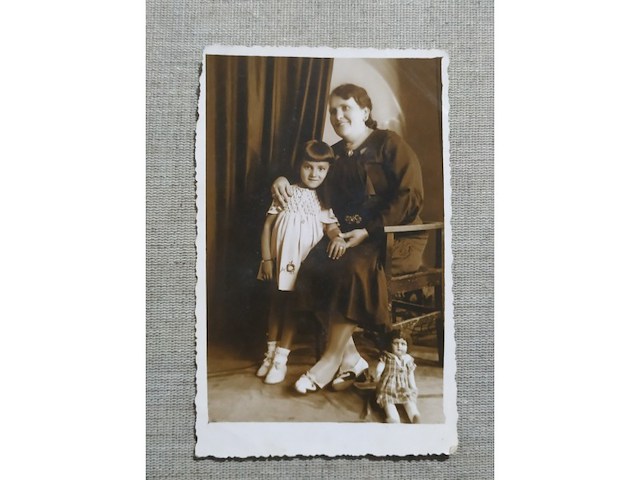 MAMA ĆERKA I LUTKA, KRALJEVINA