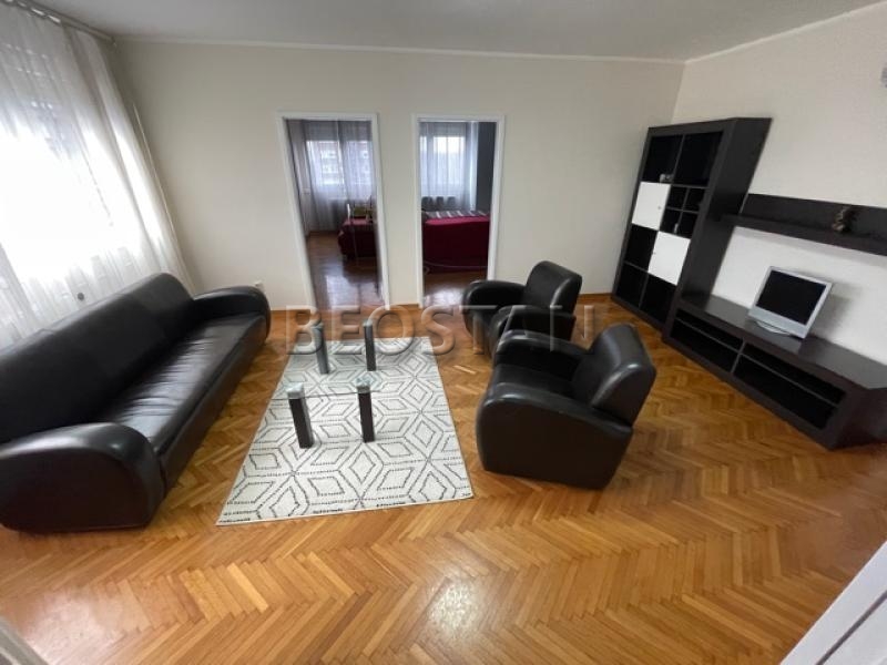 Novi Beograd - Blok 21 #64152 650 €