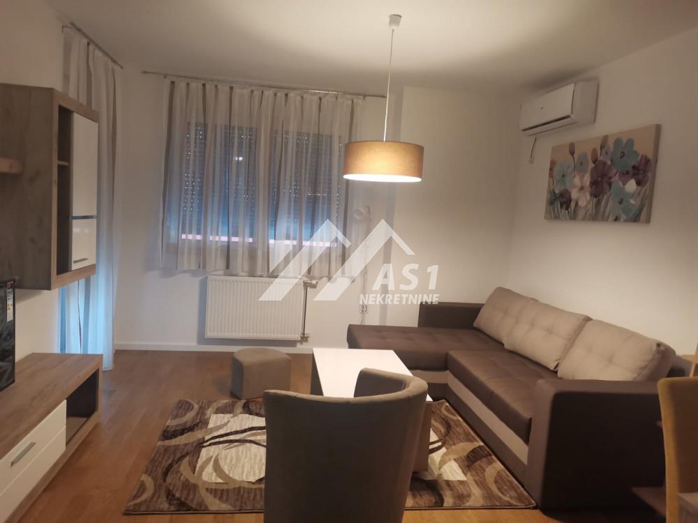 IZDAJE SE DVOSOBAN NOV PET FRIENDLY STAN SA GARAŽOM NA PODBARI ID#3531 600 €