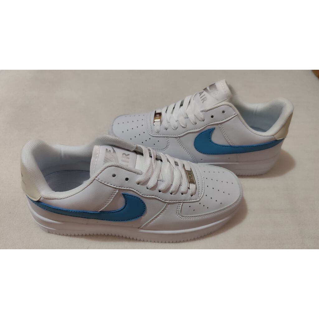 Nike Air Force 1 patike broj 39 NOVO Unisex model Kožne, bele sa