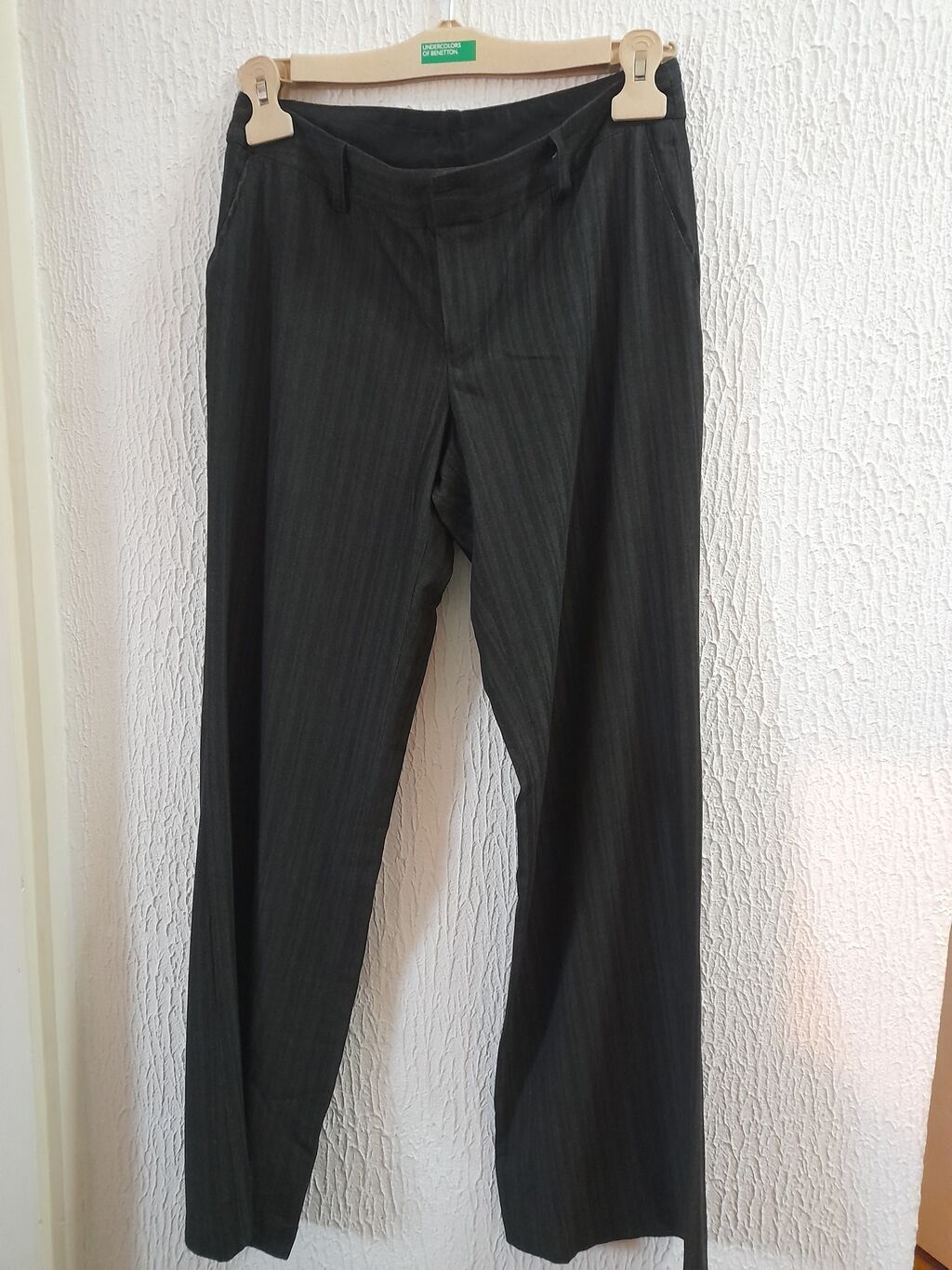 Elegantne Mexx Pantalone koje imaju pruge izdužuju nogu jako lepo