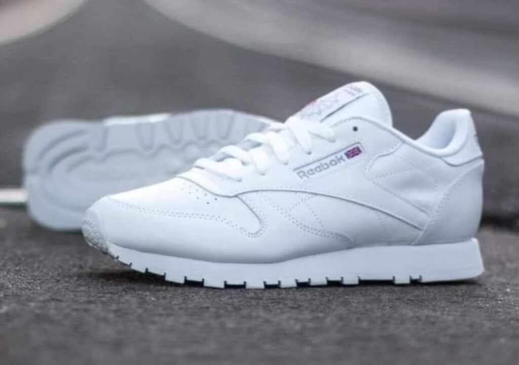 Reebok classic all white model. Jedan od najudobnijih i