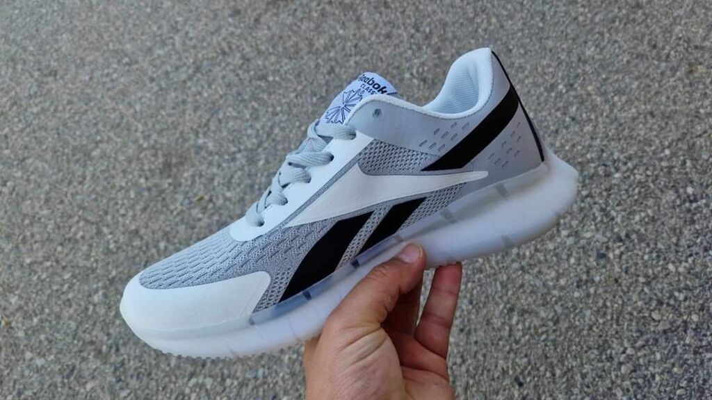 Nove reebok modeli od 41 do 46 za samo 3200 din