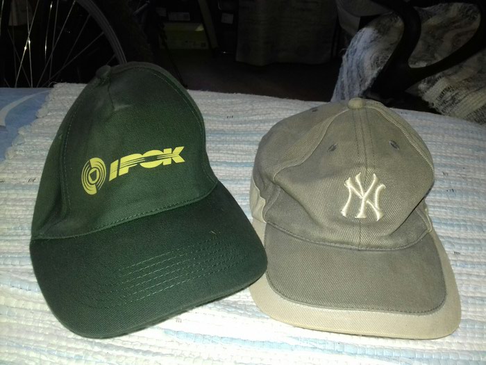 Dva kacketa na prodaju jeftino