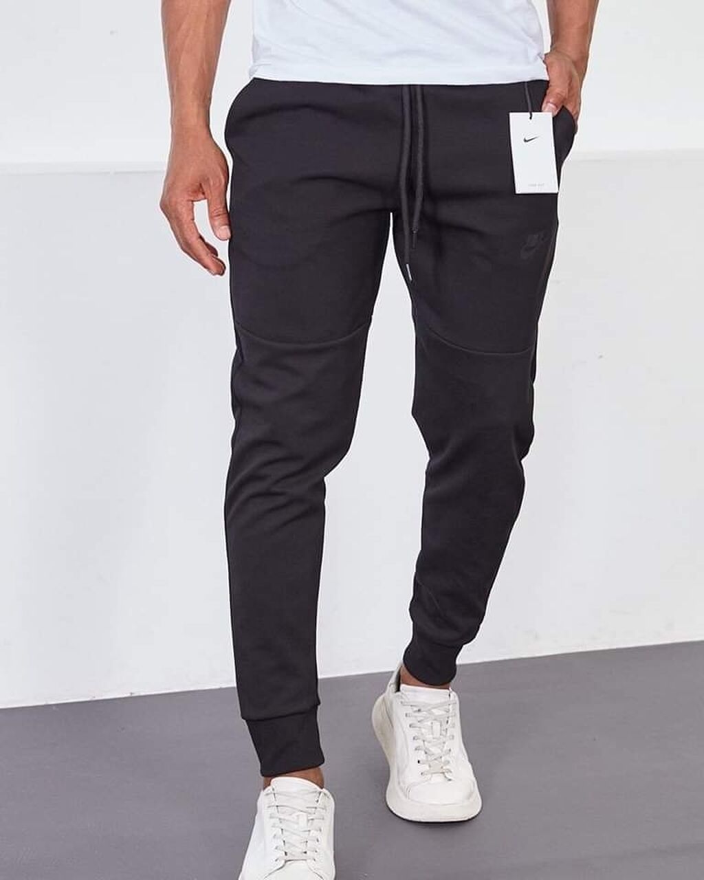 NIKE TECH FLEECE Donji deo trenerke Cena 2300 dinara Veličine S M L