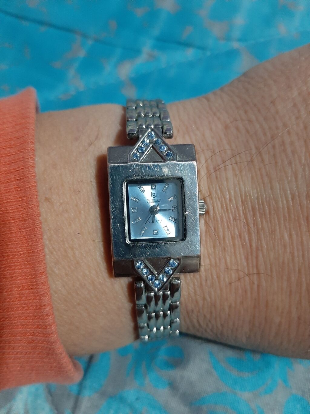 Zenski sat Kubos ispravan sat je kao nov sa cirkonima plavim i u