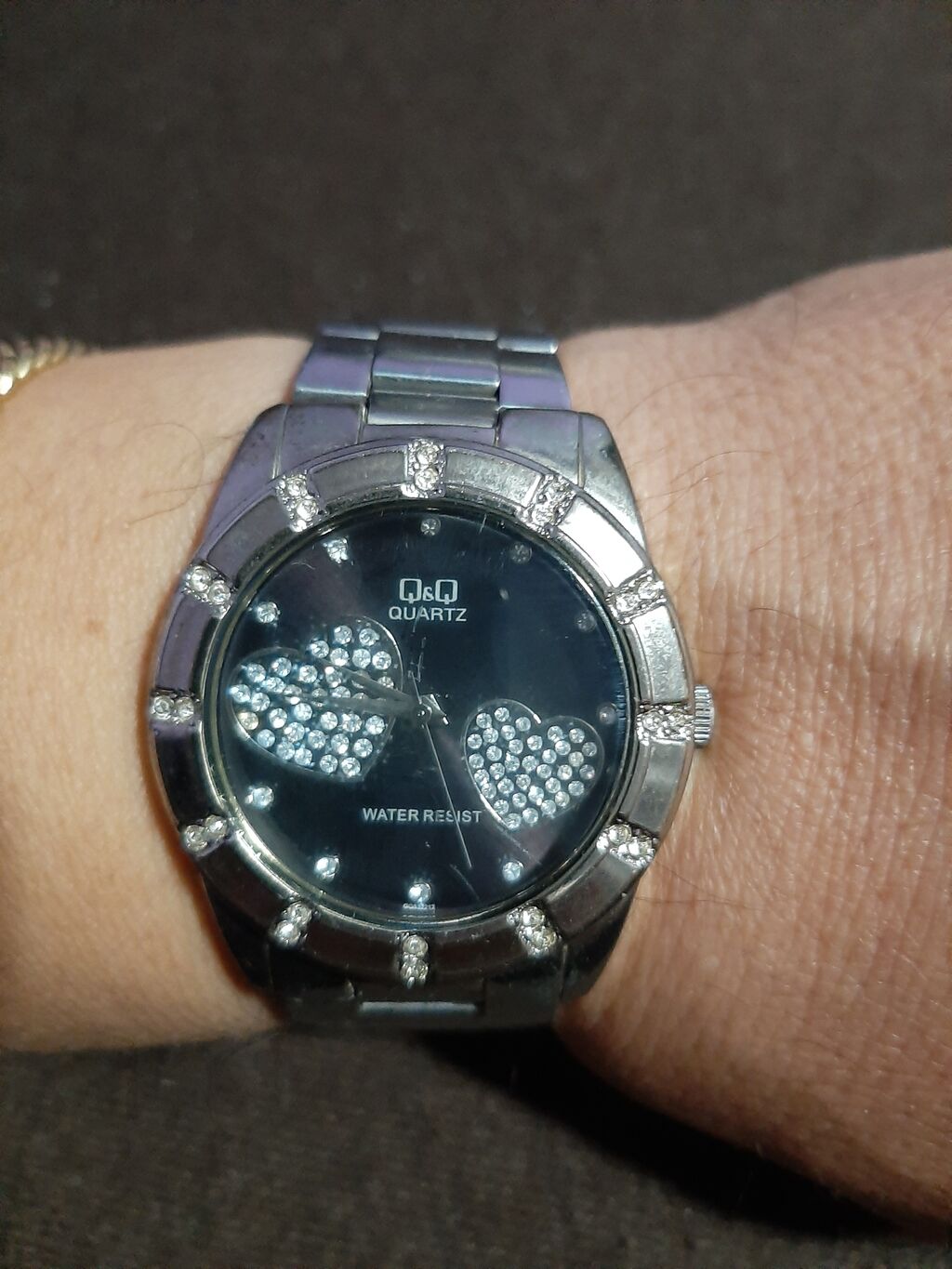 Zenski sat Original ispravan jako lep model sata sa cirkonima okolo i