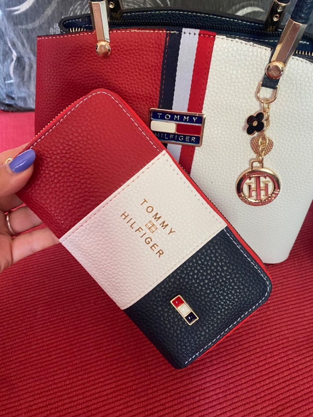 Tommy hilfiger torba i novcanik 4000 din set Posbeno torba 3000 din