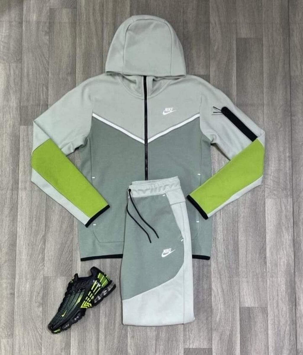 NIKE TECH FLEECE TRENERKA Cena 4400 dinara Velicine 10 12 14 S M L