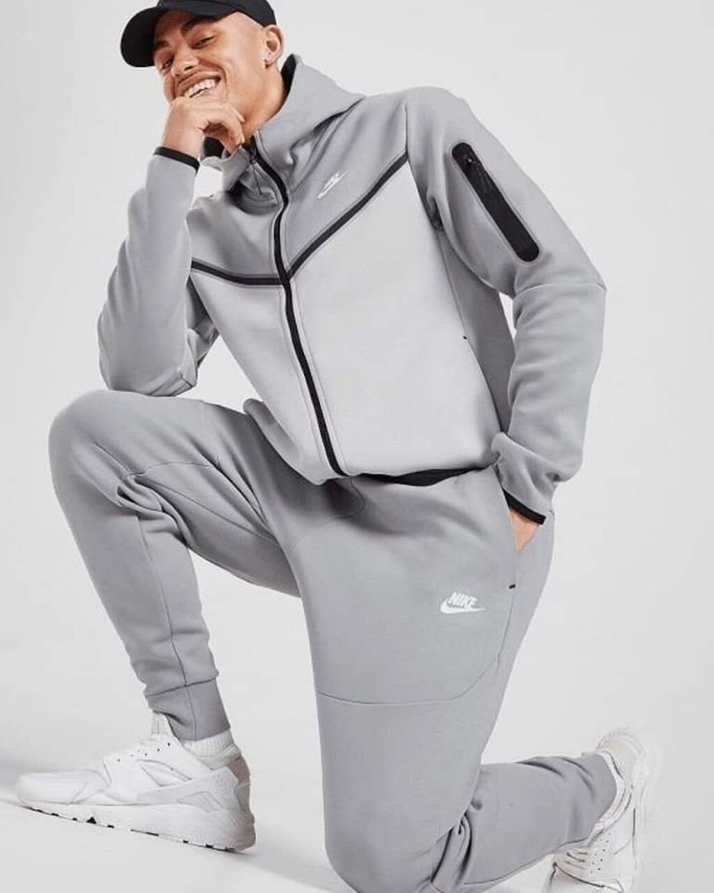 NIKE TECH FLEECE TRENERKA Deciji Brojevi 10 12 14 Cena 4400 dinara