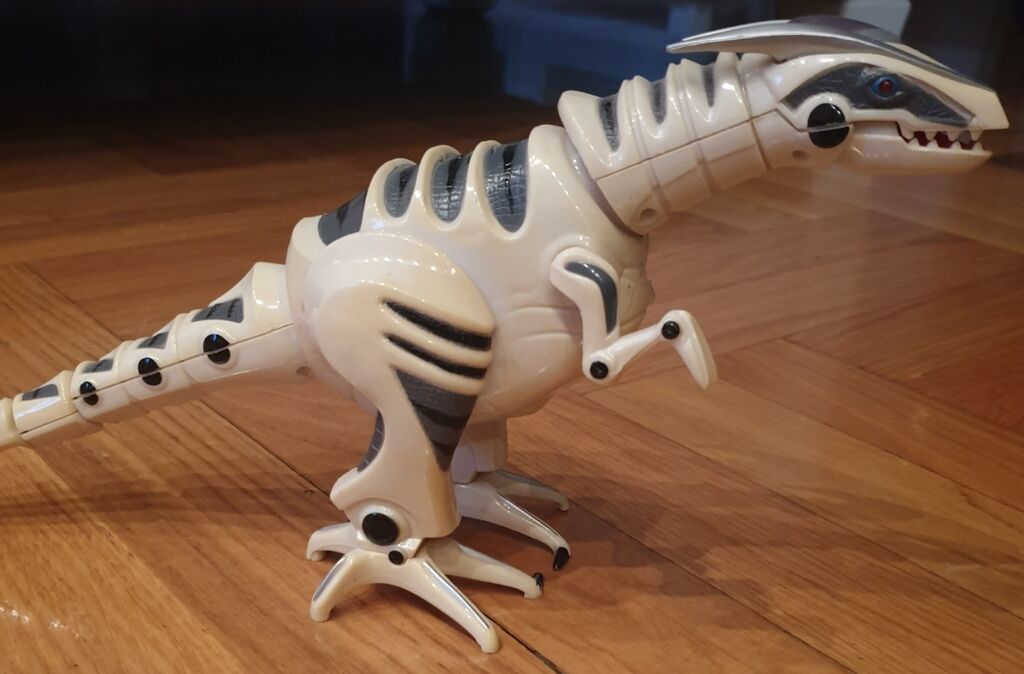 Dinosaurus robot roboraptor velika igracka muzicka. Idu 2 baterije