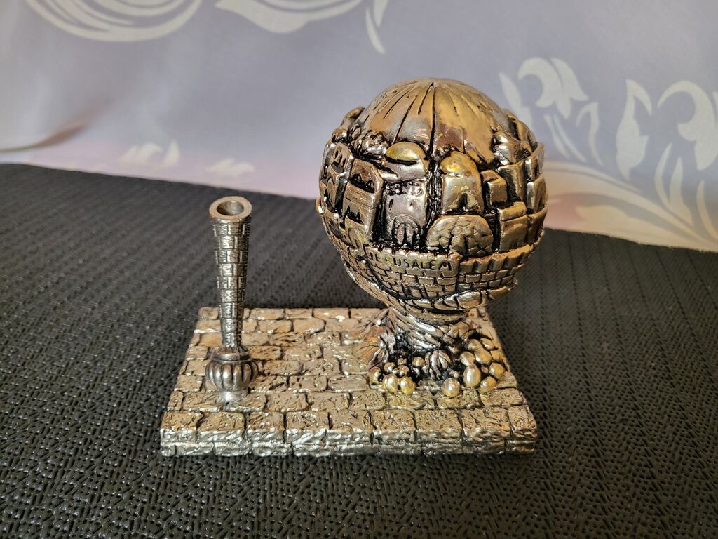 Globus vintaz Jerusalim,rucna obrada. Figura maksimalno ocuvana,pun