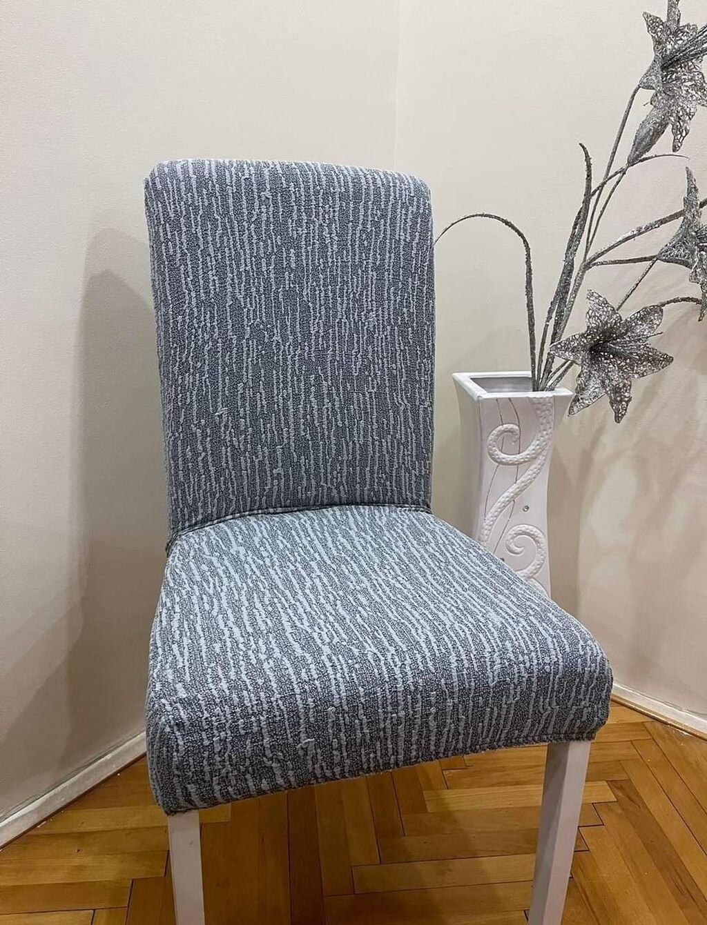 PREKRIVAČI ZA STOLICE-6 komada cena 2300 dinara. Odgovara za bilo koje