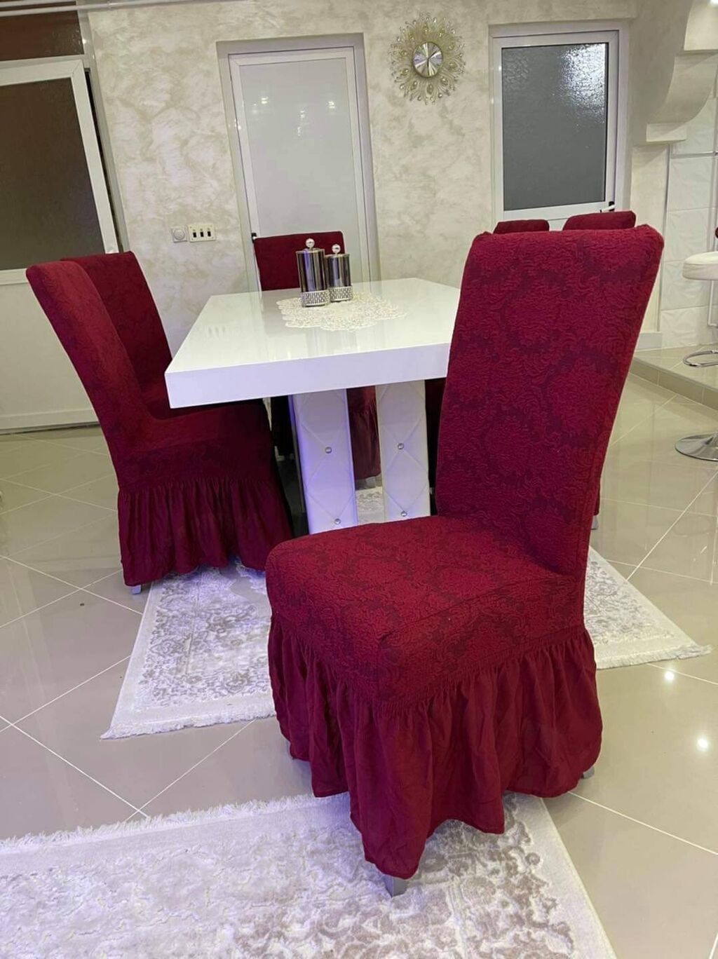 PREKRIVAČI ZA STOLICE-6 komada cena 3400 dinara. Odgovara za bilo koje