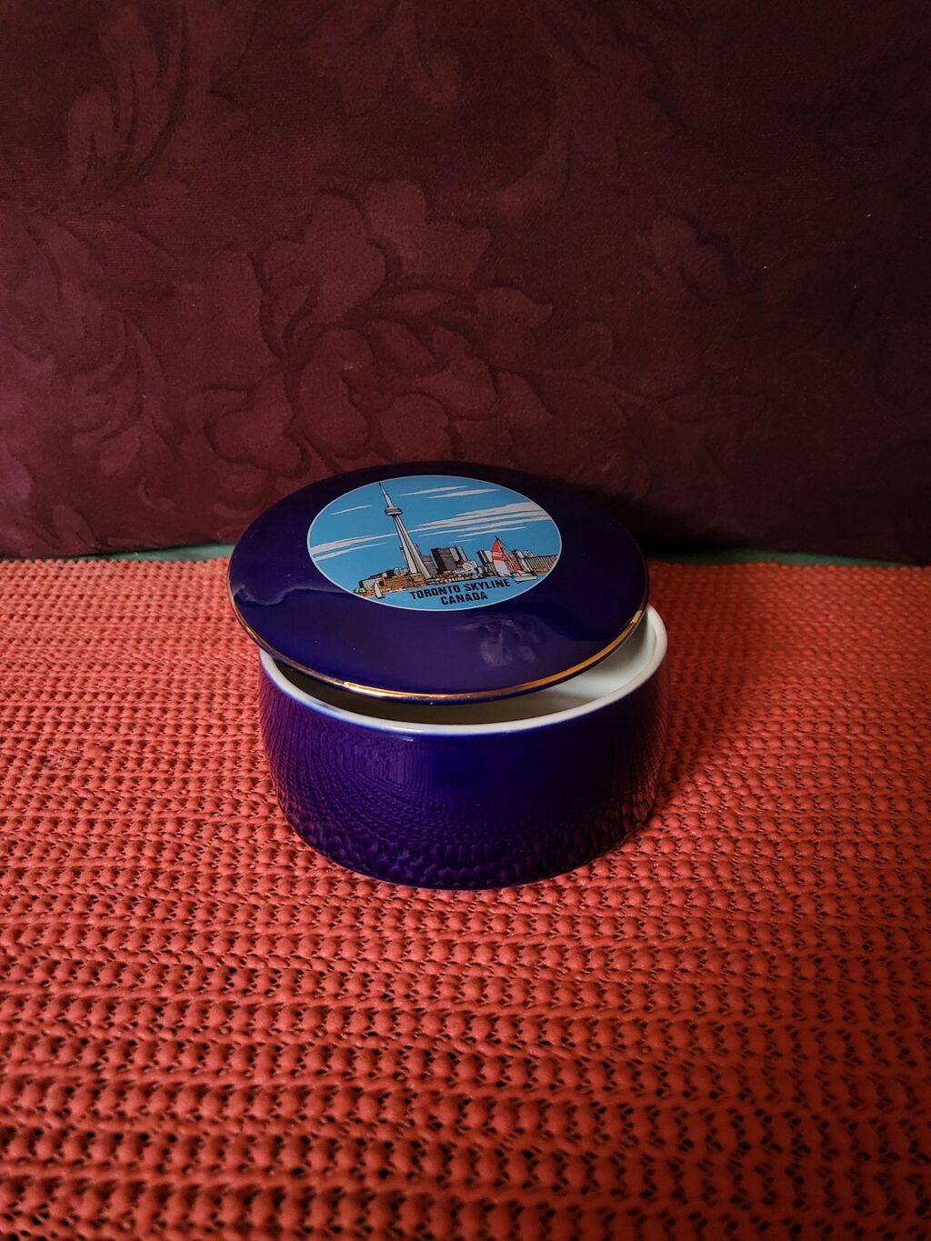 Satula nova japanski porcelan. 80te. Visina. 5,5cm. Precnik