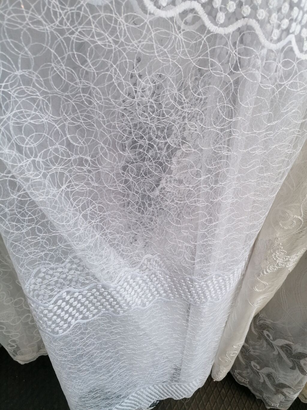 Zavese po meri Dužina i širina po meri. Ušivena traka i ivice Isporuka