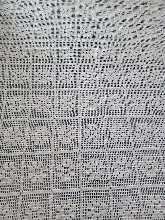 Stoljnjak nov beli heklan. Duzina. 1m i 60cm. Sirina. 1m i 15cm