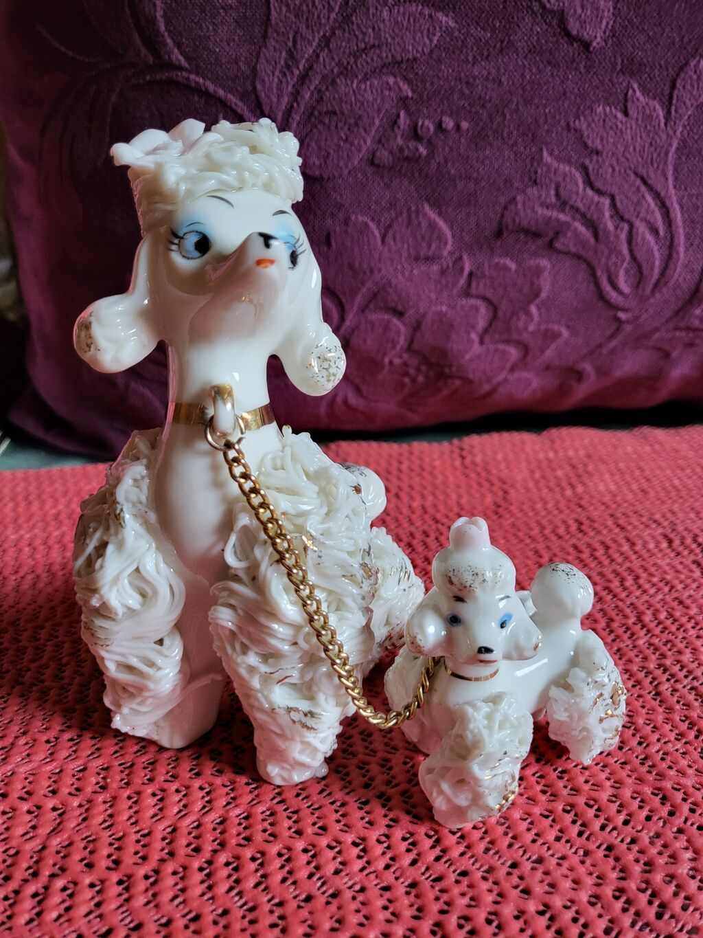 Porcelanske figure,rucni rad. sve na njima je porcelan. tkz. spageti