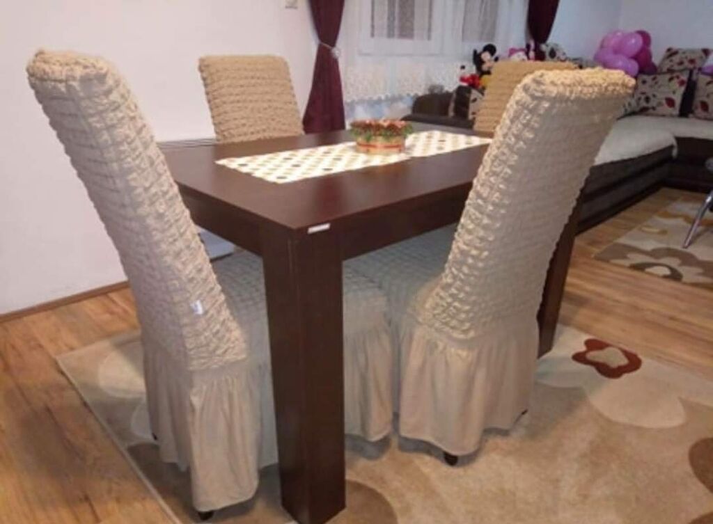 PREKRIVAČI ZA STOLICE-6 komada- cena 2500 dinara. Odgovara za bilo
