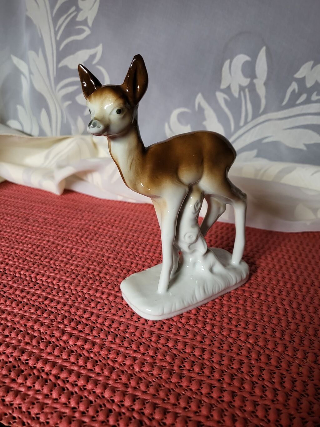 Figura nova nemacka foreign 70,80te. Porcelanska figura,sve na njoj