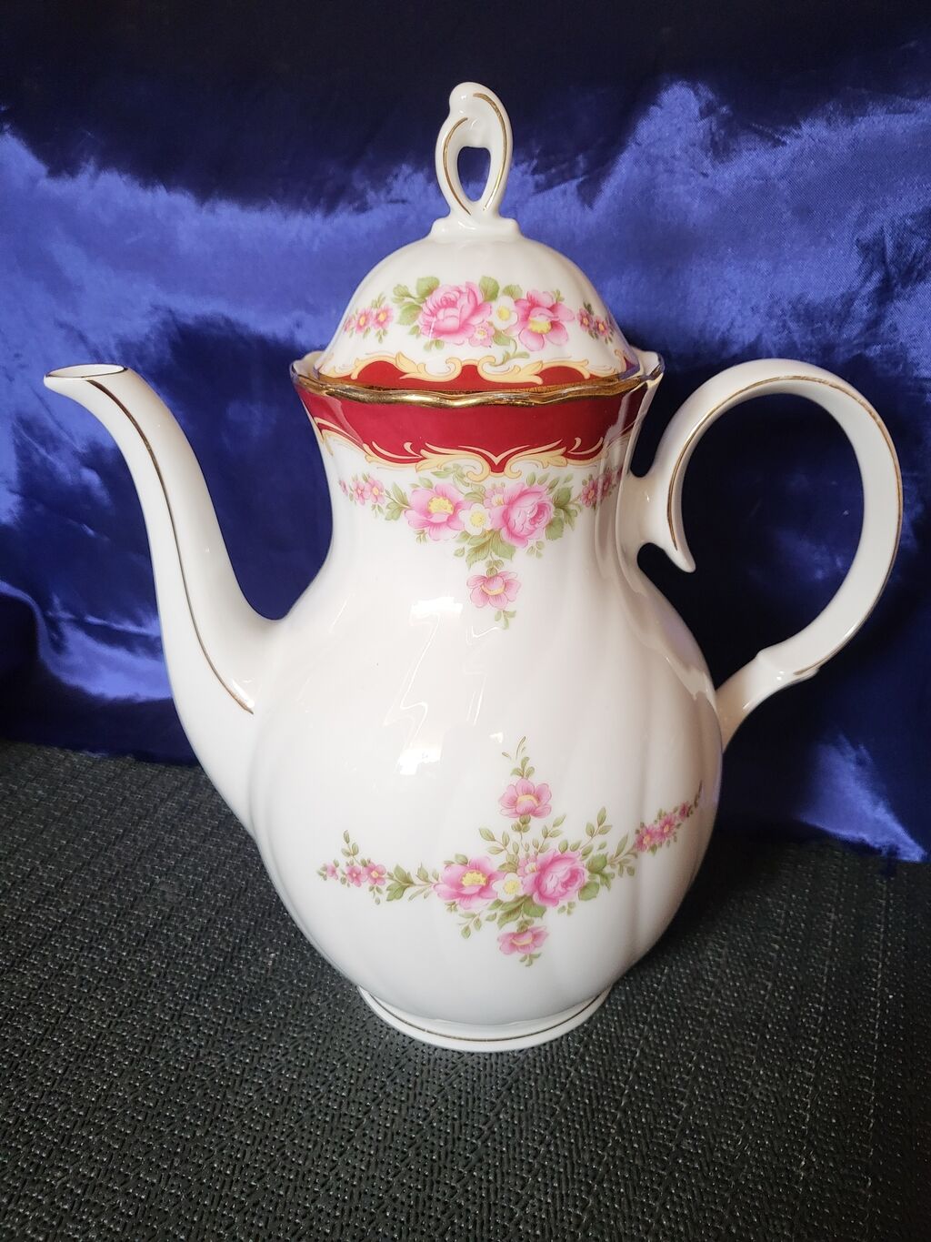 Bokal nov Winterling Roslau porcelan 70,80te. Bokal je