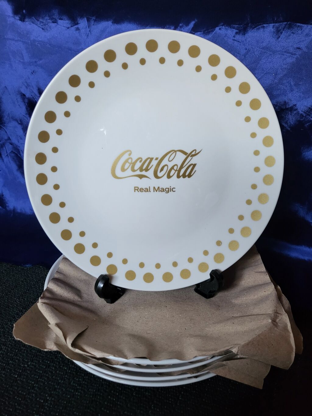 Tanjiri novi Coca Cola porcelanski. Novi tanjiri sve na njima odsjaj