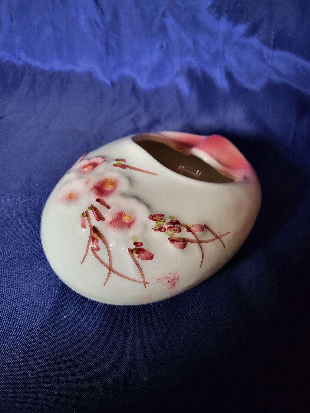 Pepeljara nova klompa,porcelanska. Visina. 6cm. Duzina. 12cm