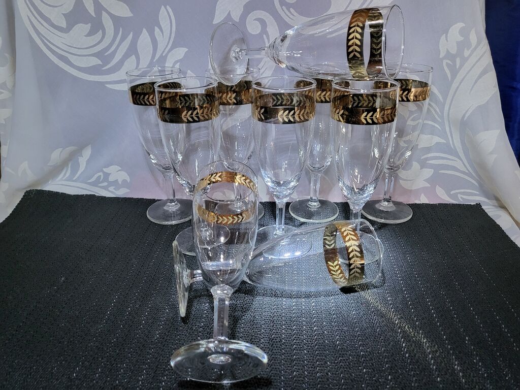 Case kristal za vino 10kom.,iz 70ih. Case perfektne,sve na njima
