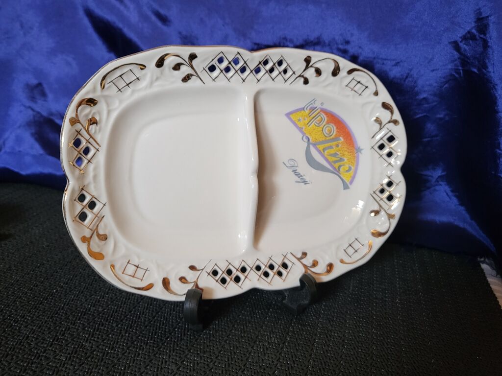 Tanjir fena porcelan Nemacka 70te. Tanjir podeljen na dva dela,bez