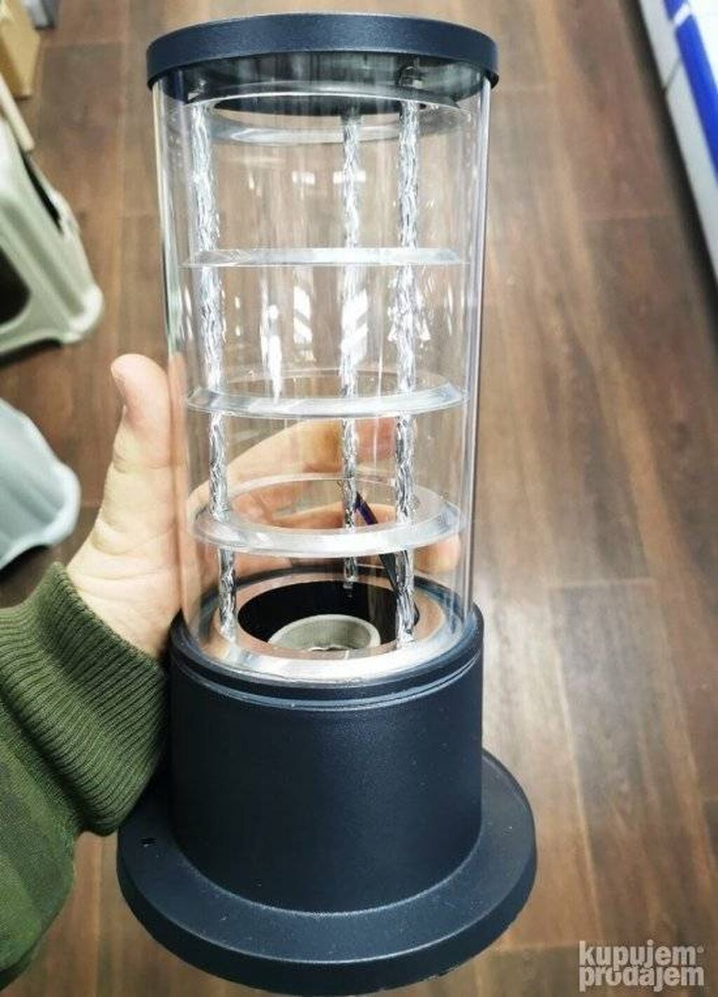 Ukrasne zidne lampe. Pored samih lampi imamo i sijalice koje idu uz