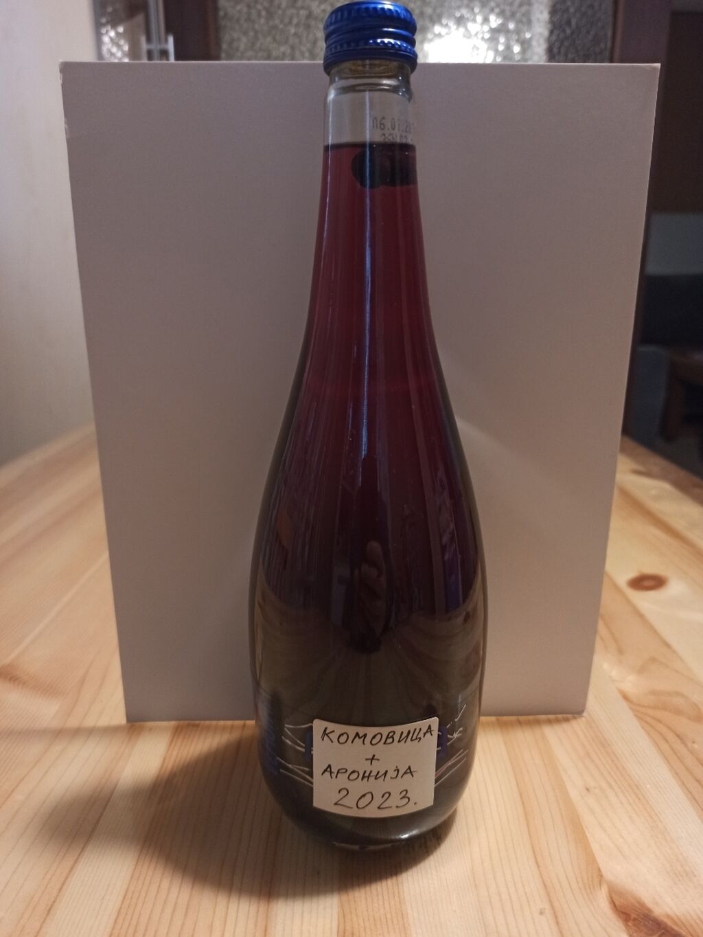 Komovica sa aronijom. 750ml-1000din