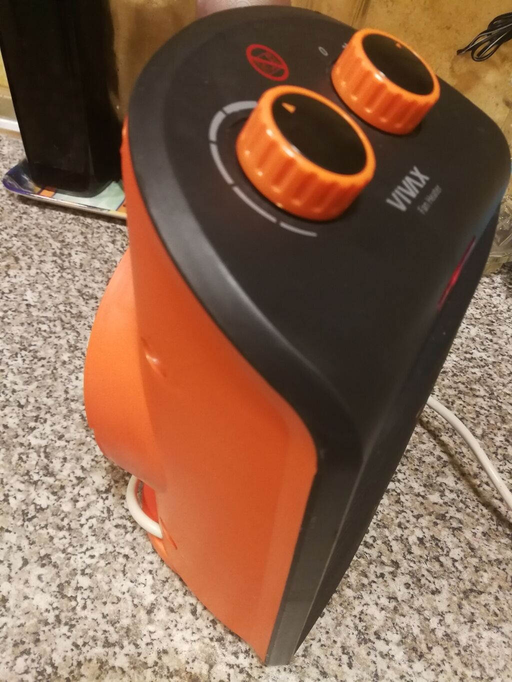 Grejalica duvaljka 2 brzine plus ventilator Vivax 2000w. Ispravna