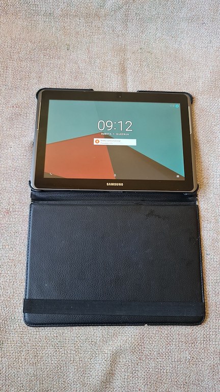 Tablet kao nov sa maskom veliki 10 inca