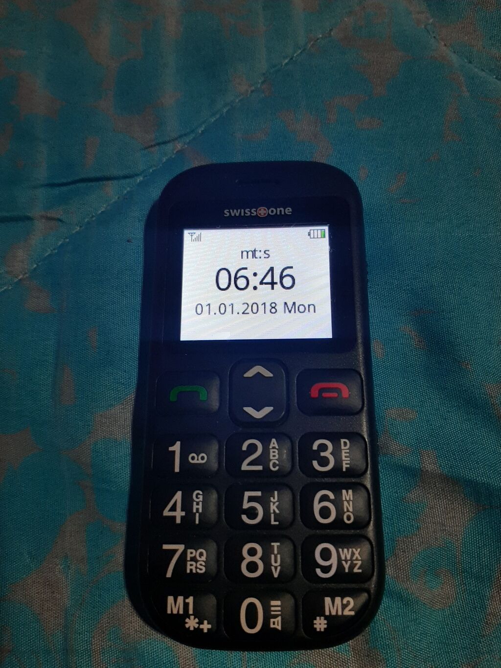 Telefon svis one ispravan telefon radi na sve mreze,ocuvan telefon