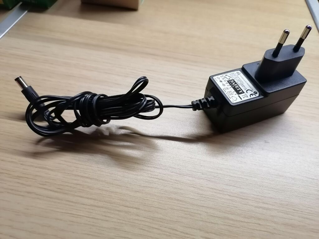 Adapter od 9v