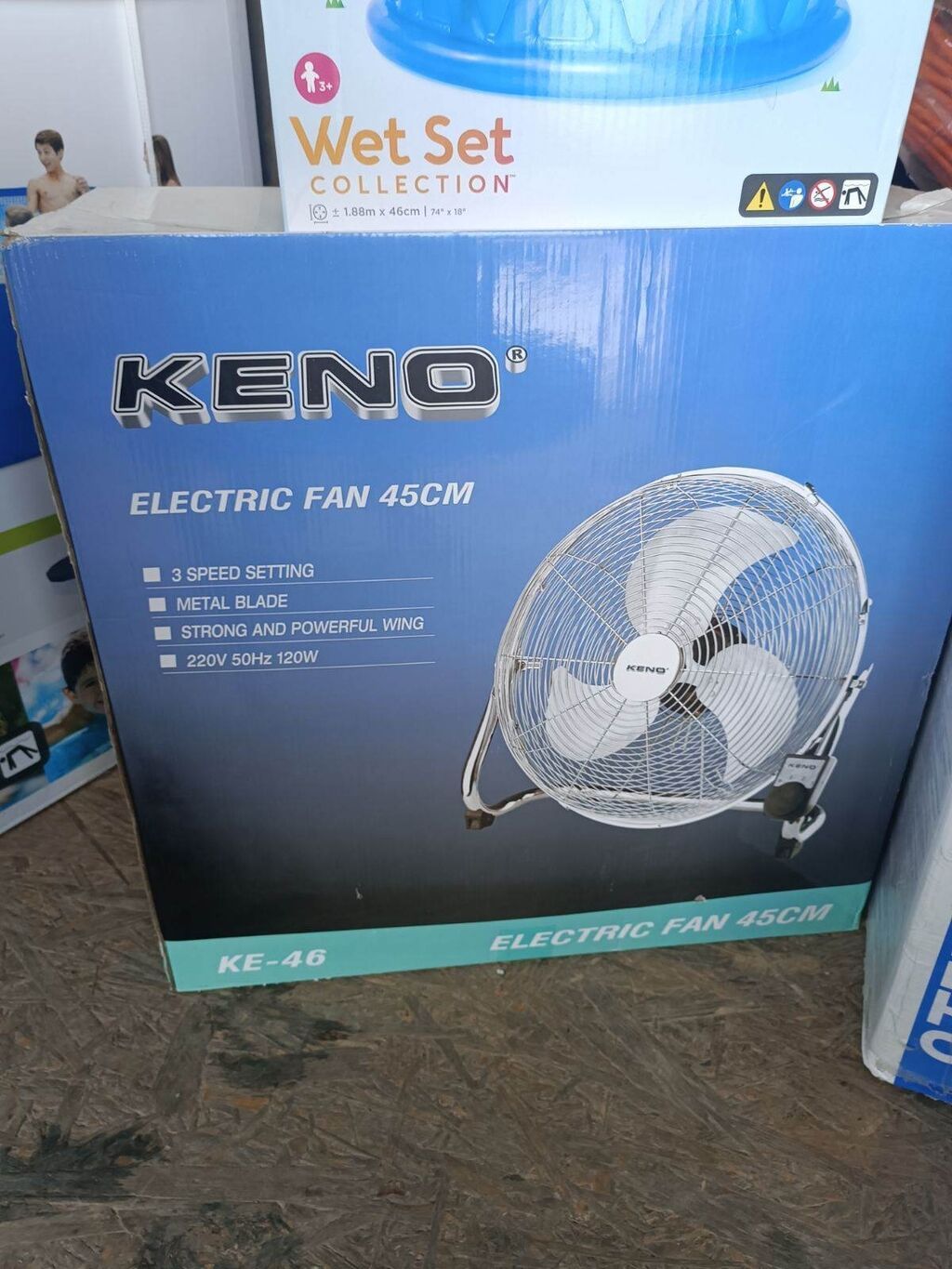 KENO podni ventilator 45cm Opis : Prečnik kućišta: 45cm Snaga: 120 W