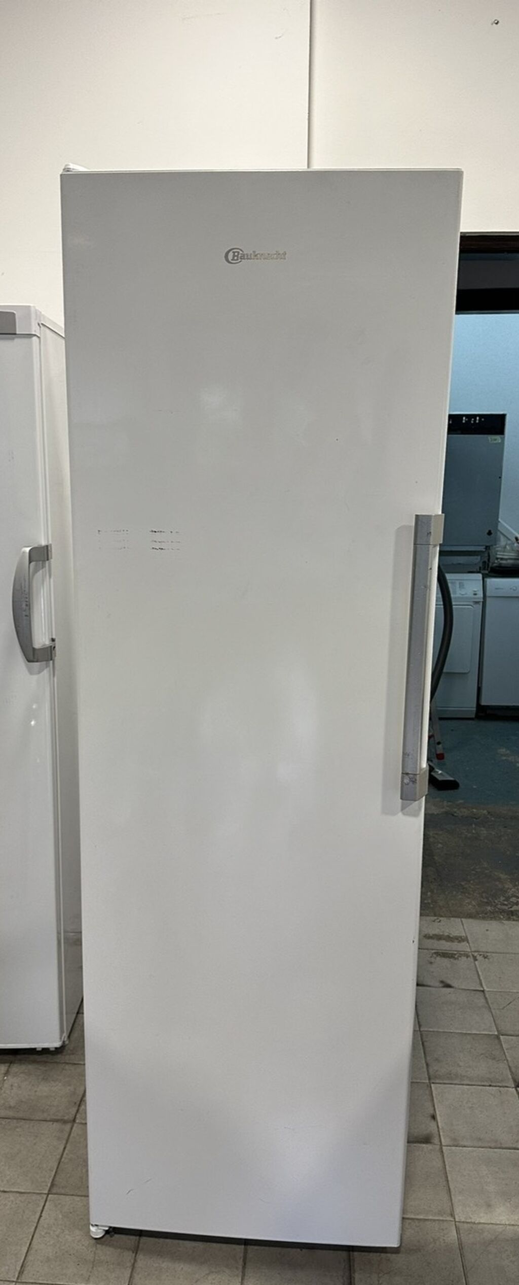 Vertikalni zamrzivac Bauknecht 290 litara, 186x60 cm, uvoz Garancija