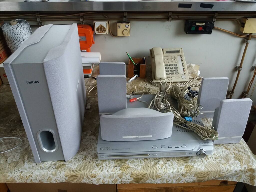 Philips hts 3300- k. bioskop bez daljinskog 60e, sa daljinskim 80e