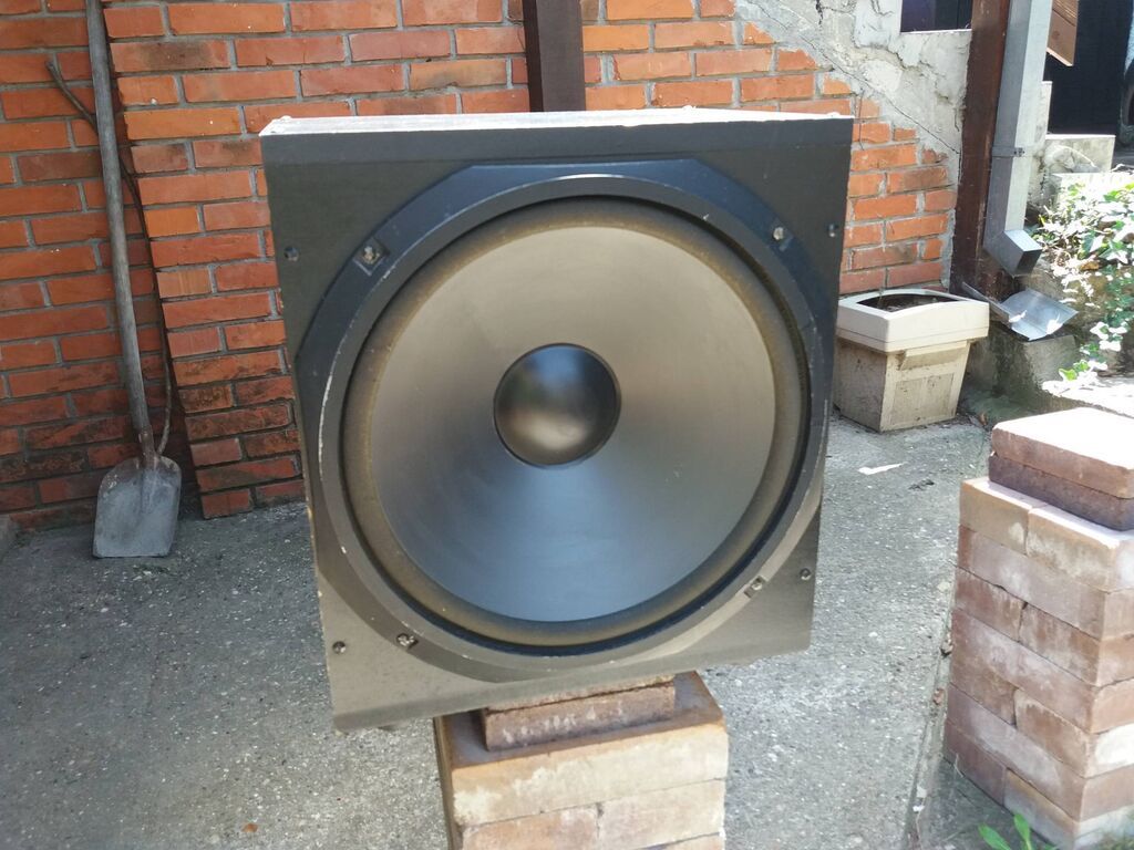 Bufer 15" Renkforce. ispravan. neznam snagu zvucnika. fixno 70e