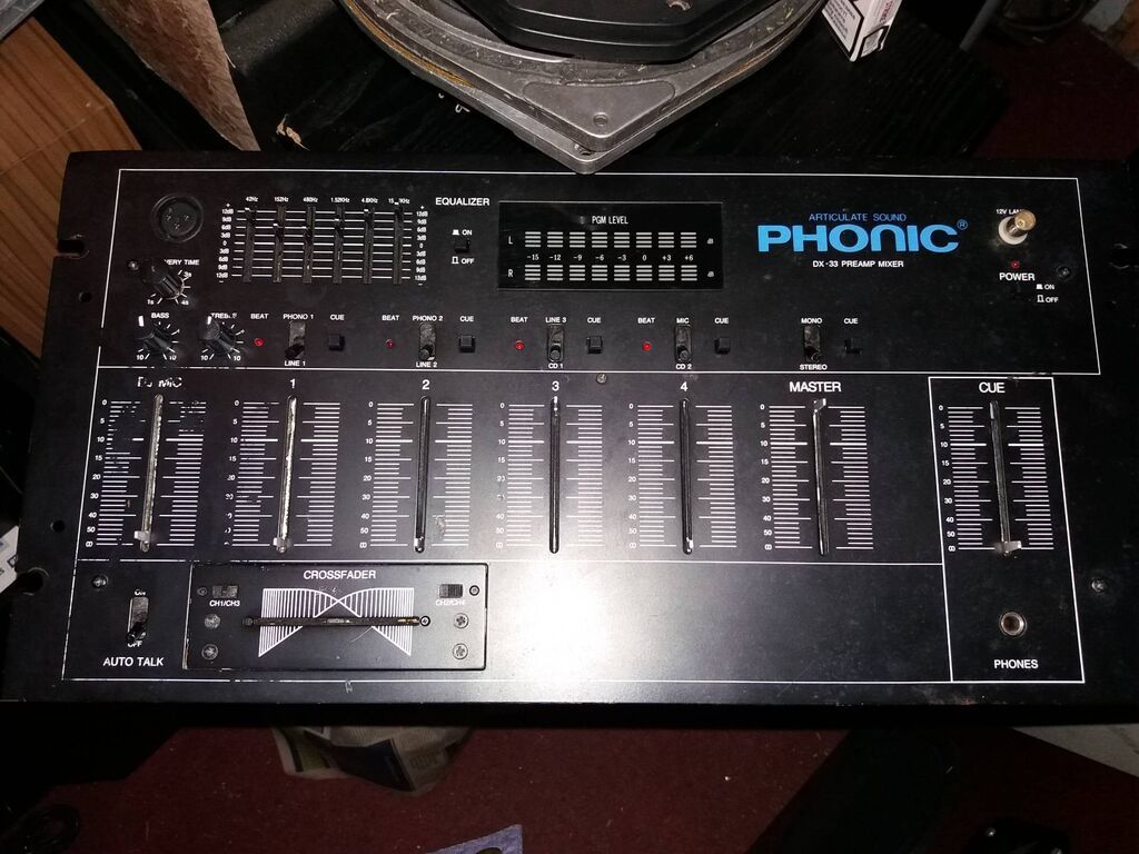 Mixeta Phonic dx-33. -ispravna mixeta sa 3 mikrofonska ulaza(mogucnost