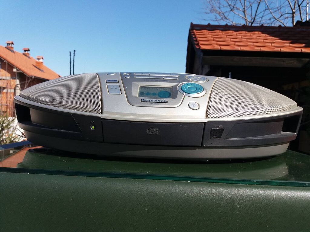 Panasonic rx-es20. odlican muzicki uredjaj. CD neocitava, ostalo sve