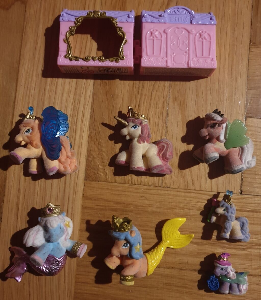 FILLY - fili konjici - poniji set, kucica za lutke, 7 ponija, 2 su