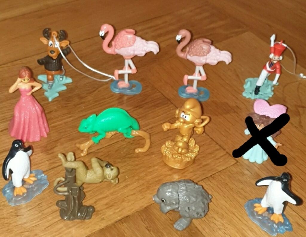Kinder suprise igracke na komad - flamingos, irvas, strumfovi - zlatni