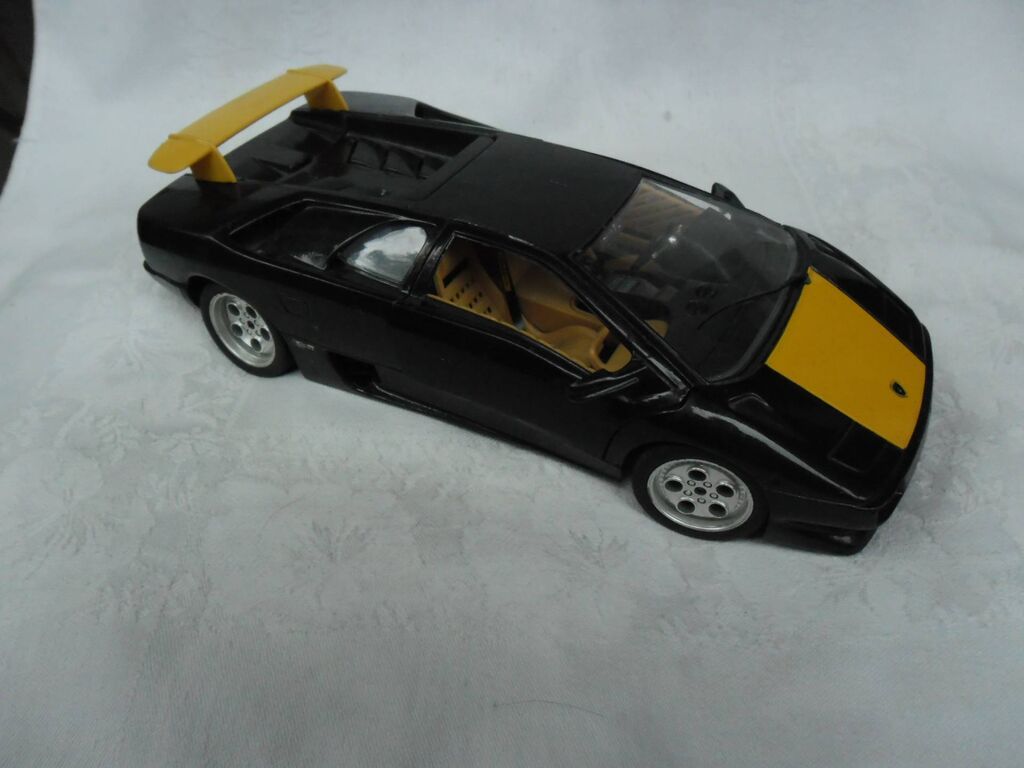 Burago Lamborghini DiablItaly,1:18 p.hauba i spojler nisu originalne