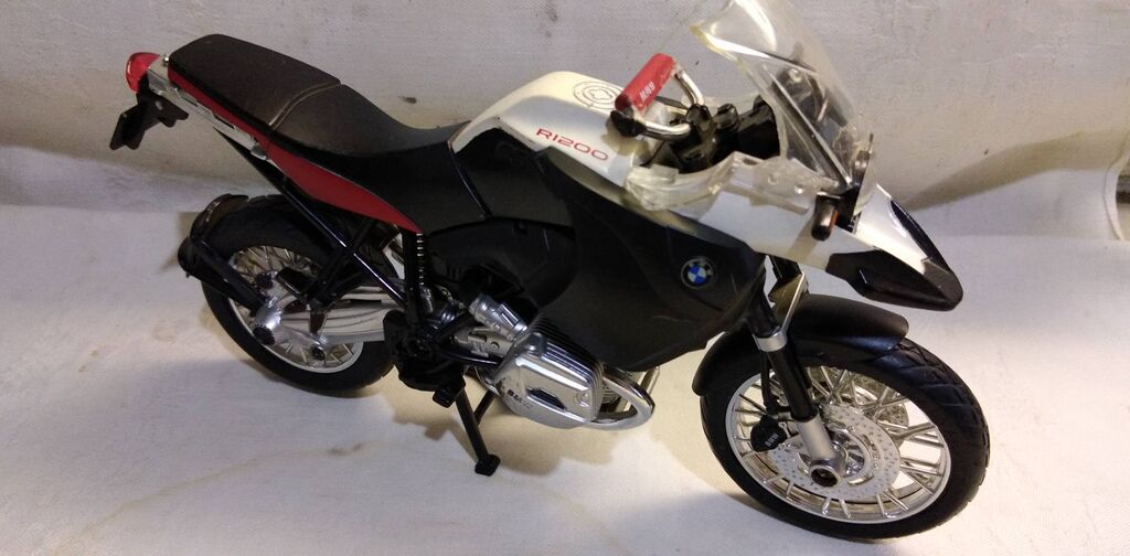 Motor Rastar BMW R 1200, 1:9 (24 cm.), China,slomljen volan