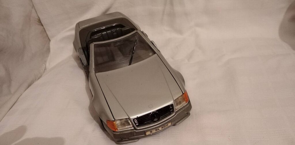 Maisto mercedes benz 500 sl 1:18 fale d.vrata,oba