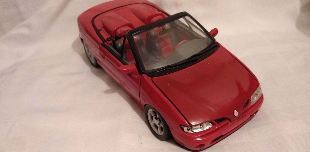 Renault Megane Cabriolet 1:18Kina,stanje kao na slikama