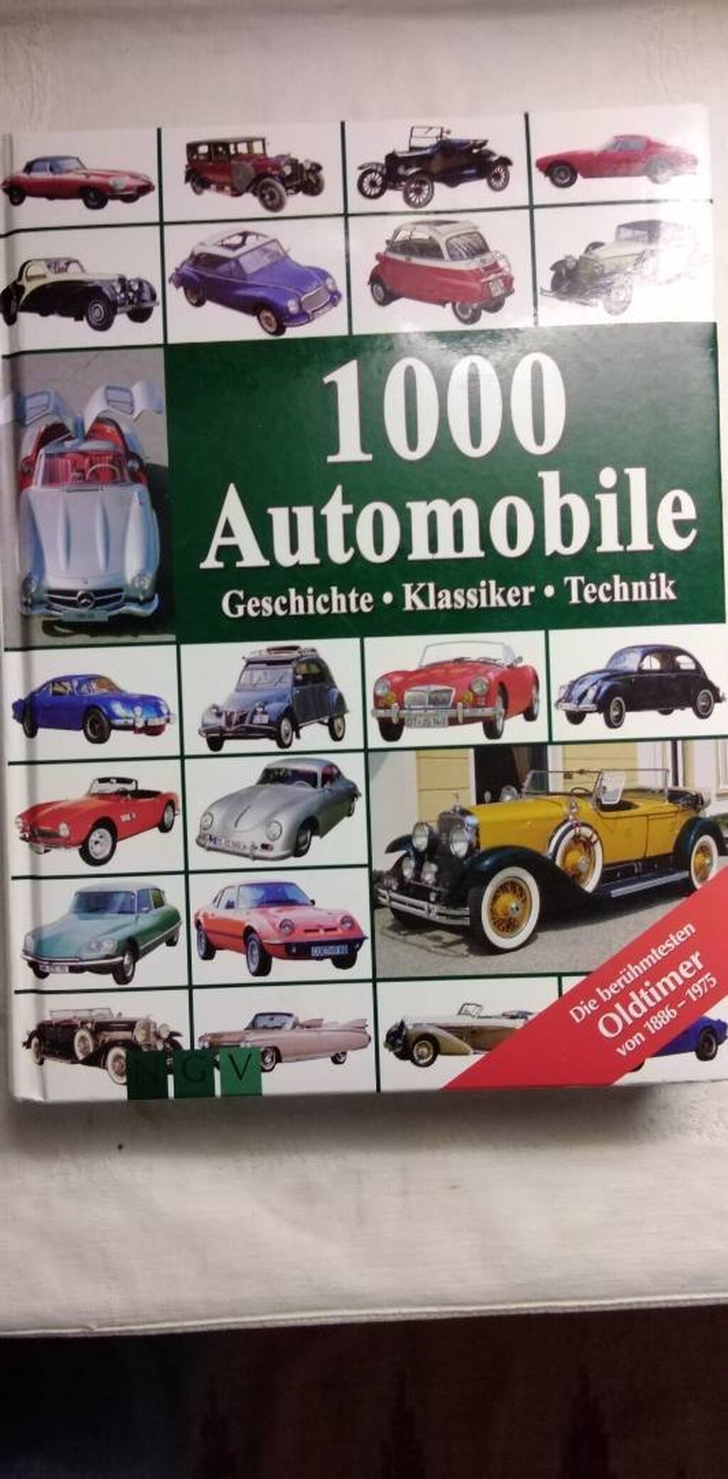 Knjiga:1000 automobila format 30 cm. 370 str. nemacki,kao nova