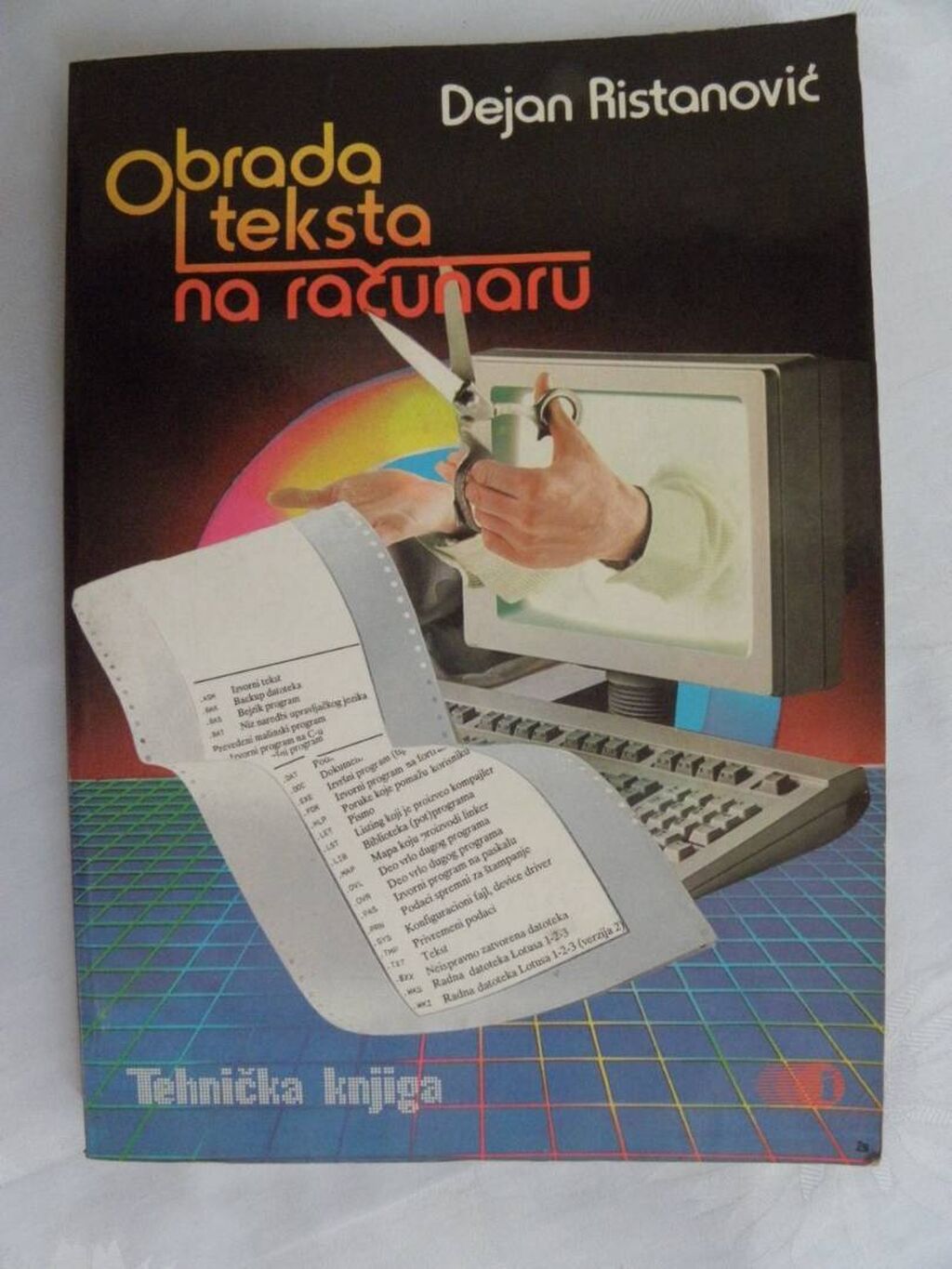 Tehnicka knjiga:Obrada teksta na racunaru,1988. 230 str