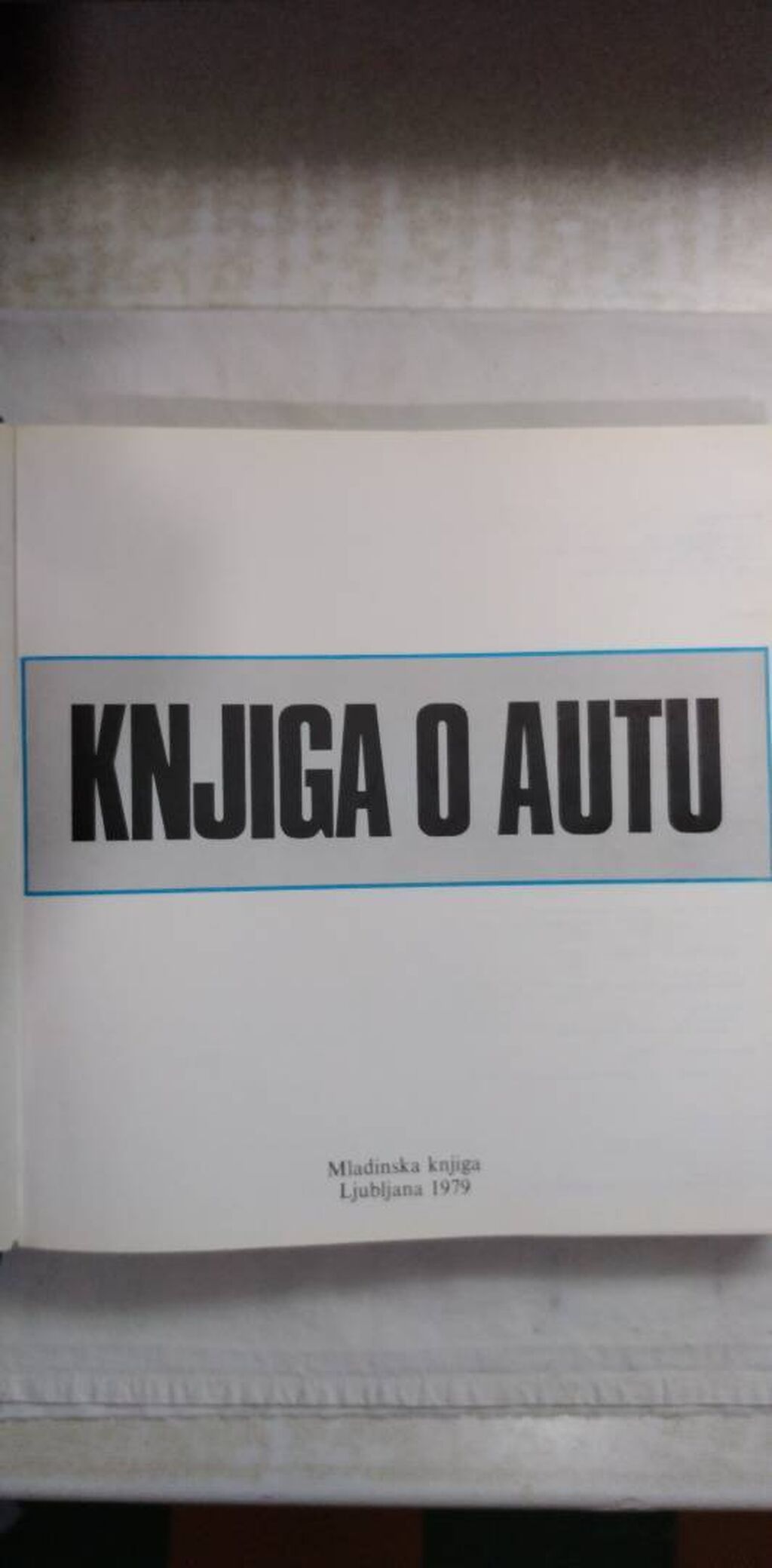 Knjiga o autu 1979.god.format 26x25,5 cm. 368 str.,odlicno ocuvana